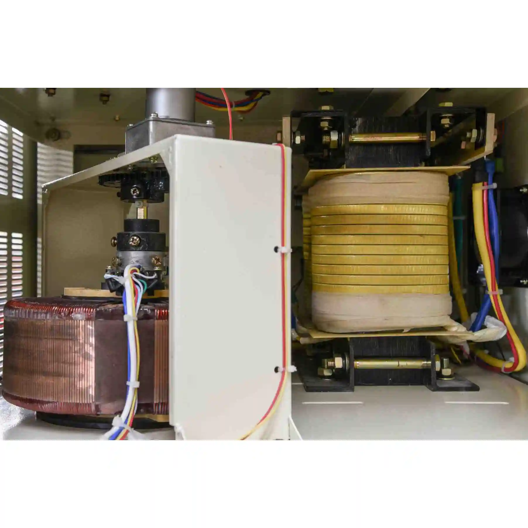 Stabilizer Matsuyama AVR - LD - 45 GT 45 KVA - Gunindo